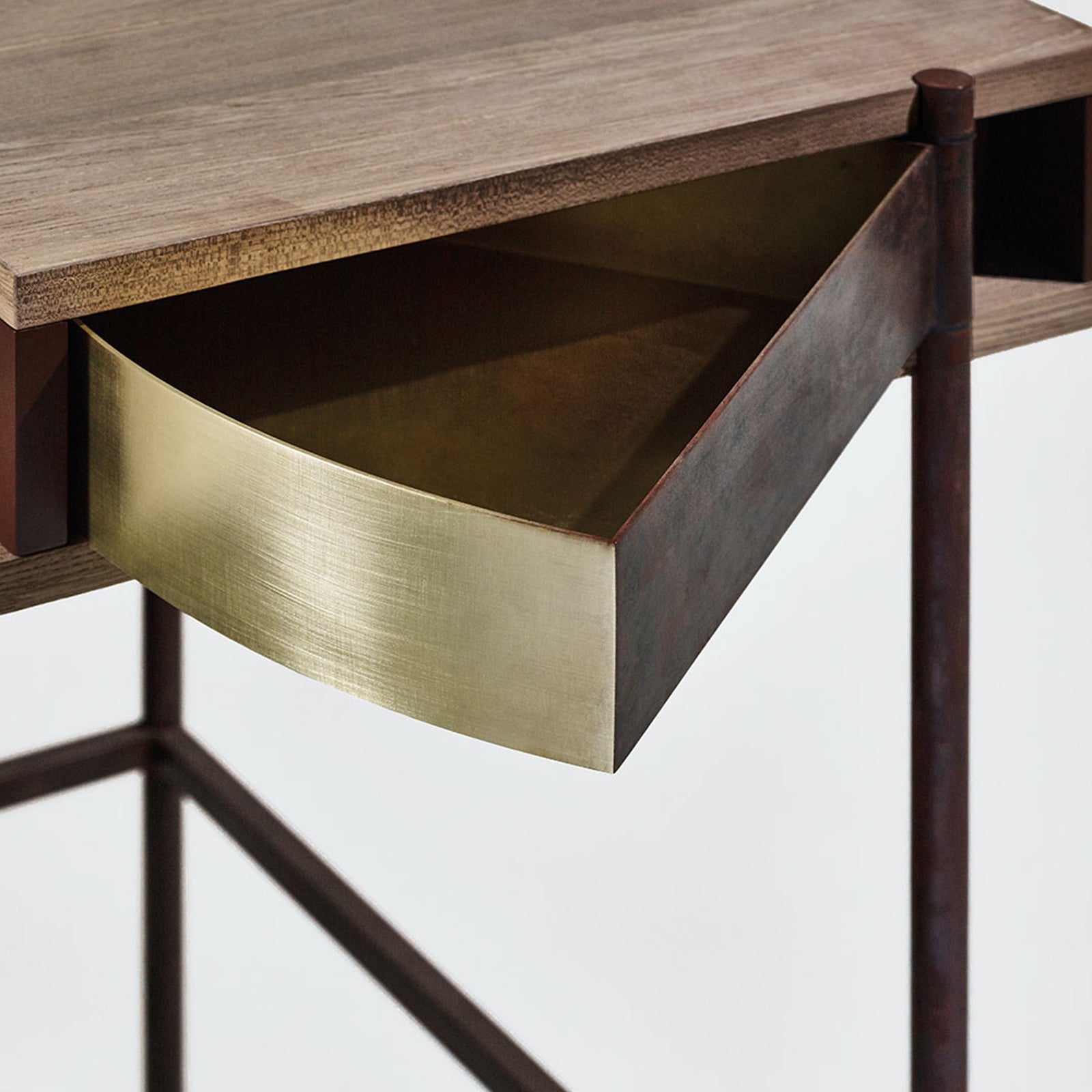 Pivot Desk | SEM | Monologuelondon.com