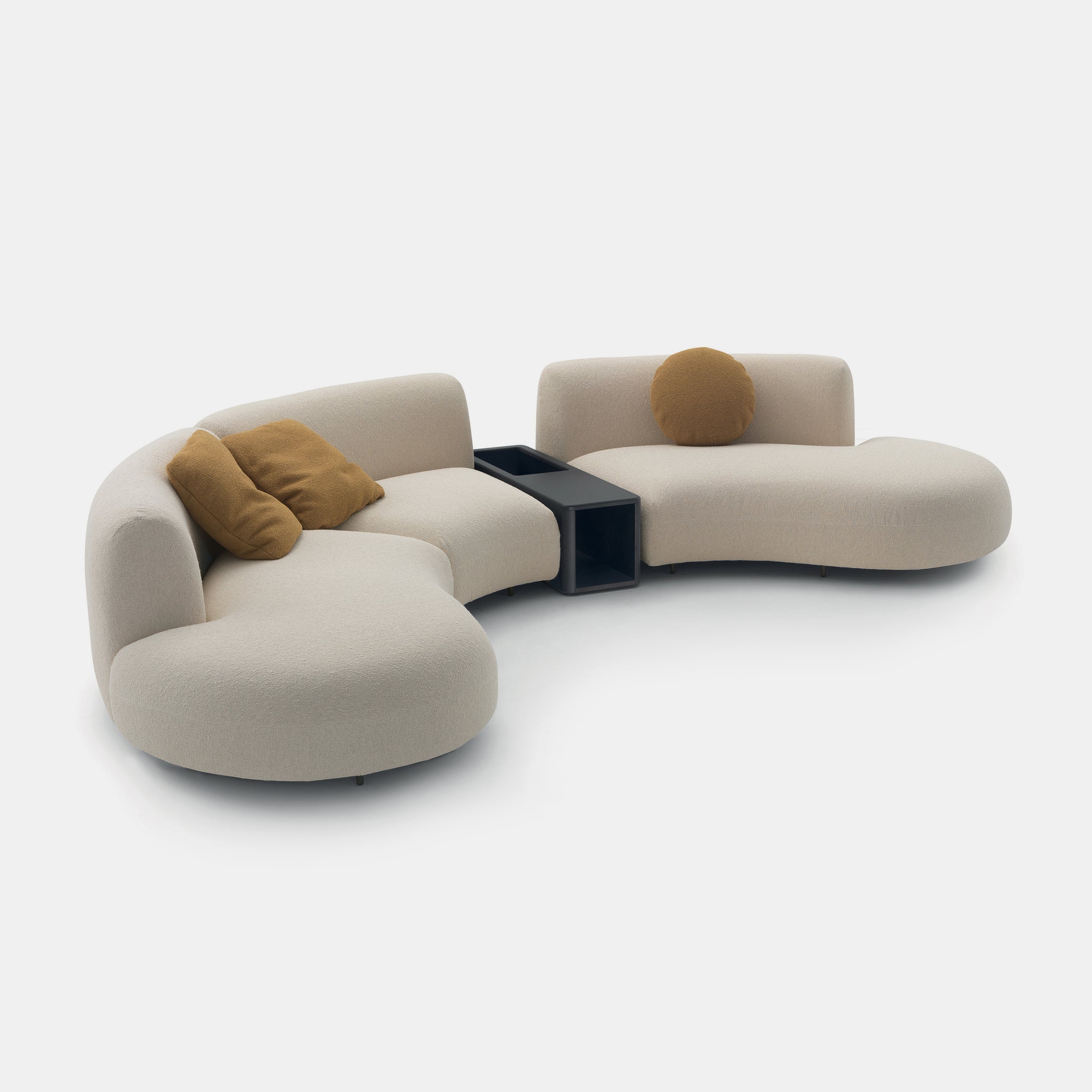 Tokio Curved Sofa | Arflex | Monologuelondon.com