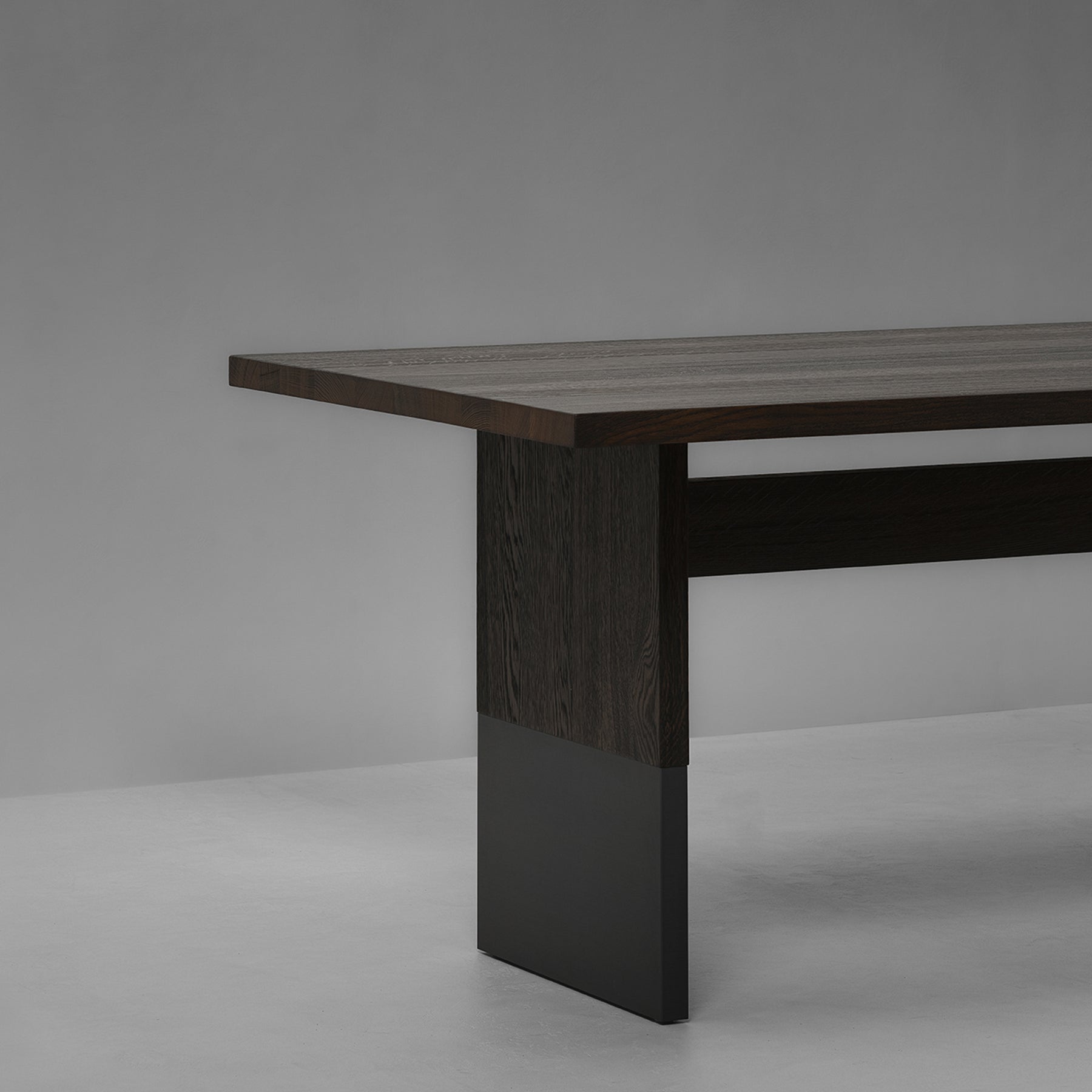 Nota Bene Dining Table | Van Rossum | Monologuelondon.com
