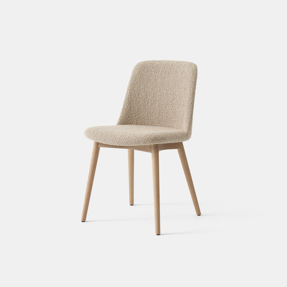 Rely Upholstered Chair HW73 | &Tradition | Monologuelondon.com