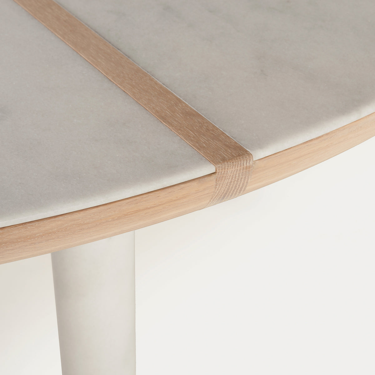 Marlon Round Dining Table | De La Espada | Monologuelondon.com